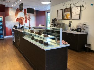 Lindt Chocolate Factory Outlet Store, Stratham, New Hampshire - Life's ...