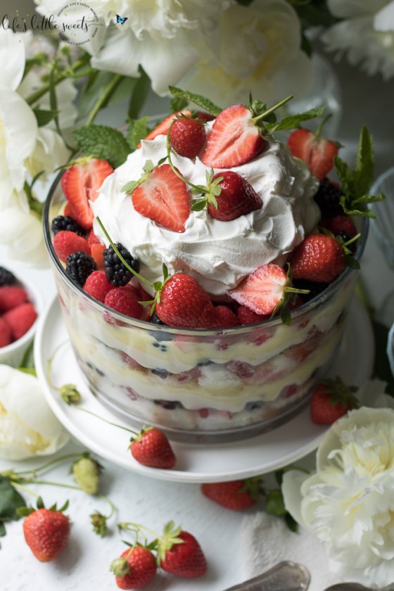 Mixed Summer Berry Trifle (Angel Food Cake, Berries, Cool Whip) - Life ...