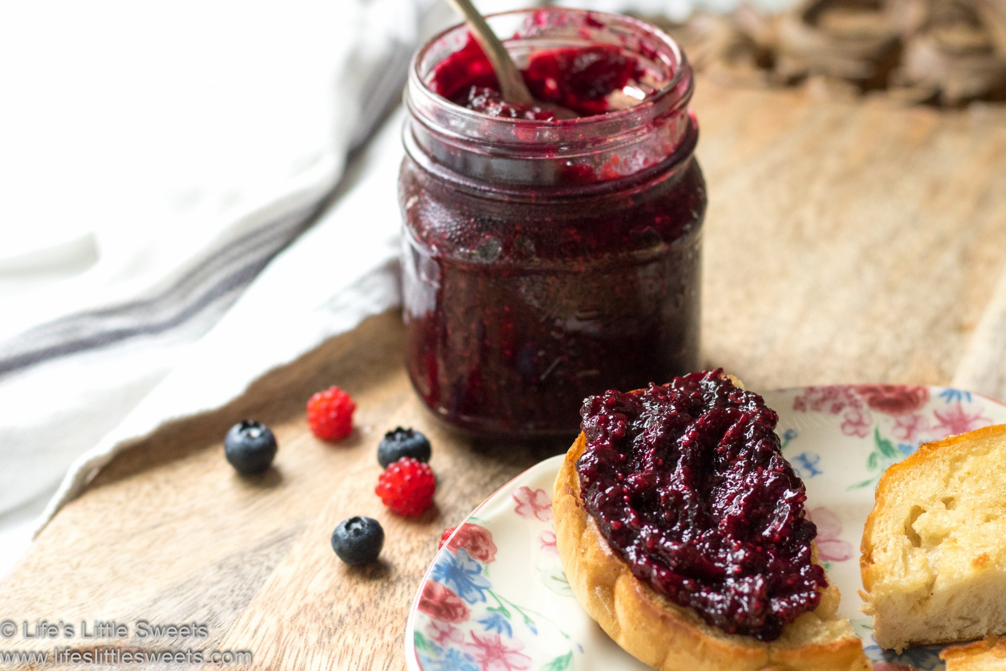 How to Make Basic Fruit Jam without Pectin (Wineberry Blueberry Jam ...